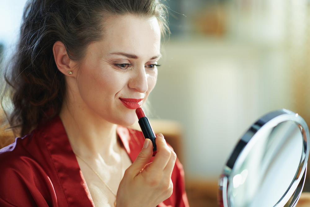 Comment faire tenir son rouge à lèvres toute la journée - Mes Astuces ...